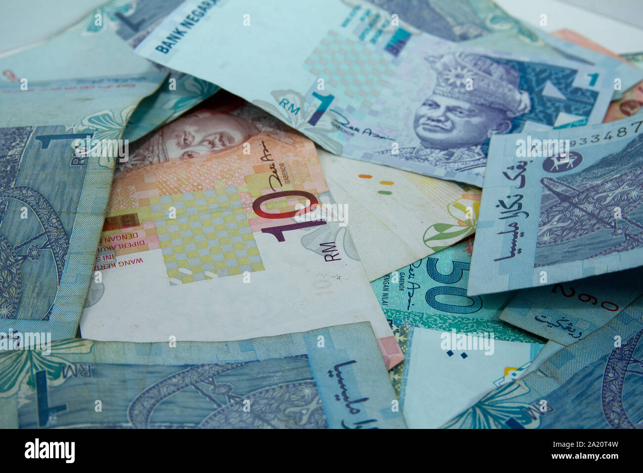 Malaysian bank notes of various denomination Stock Photo - Alamy