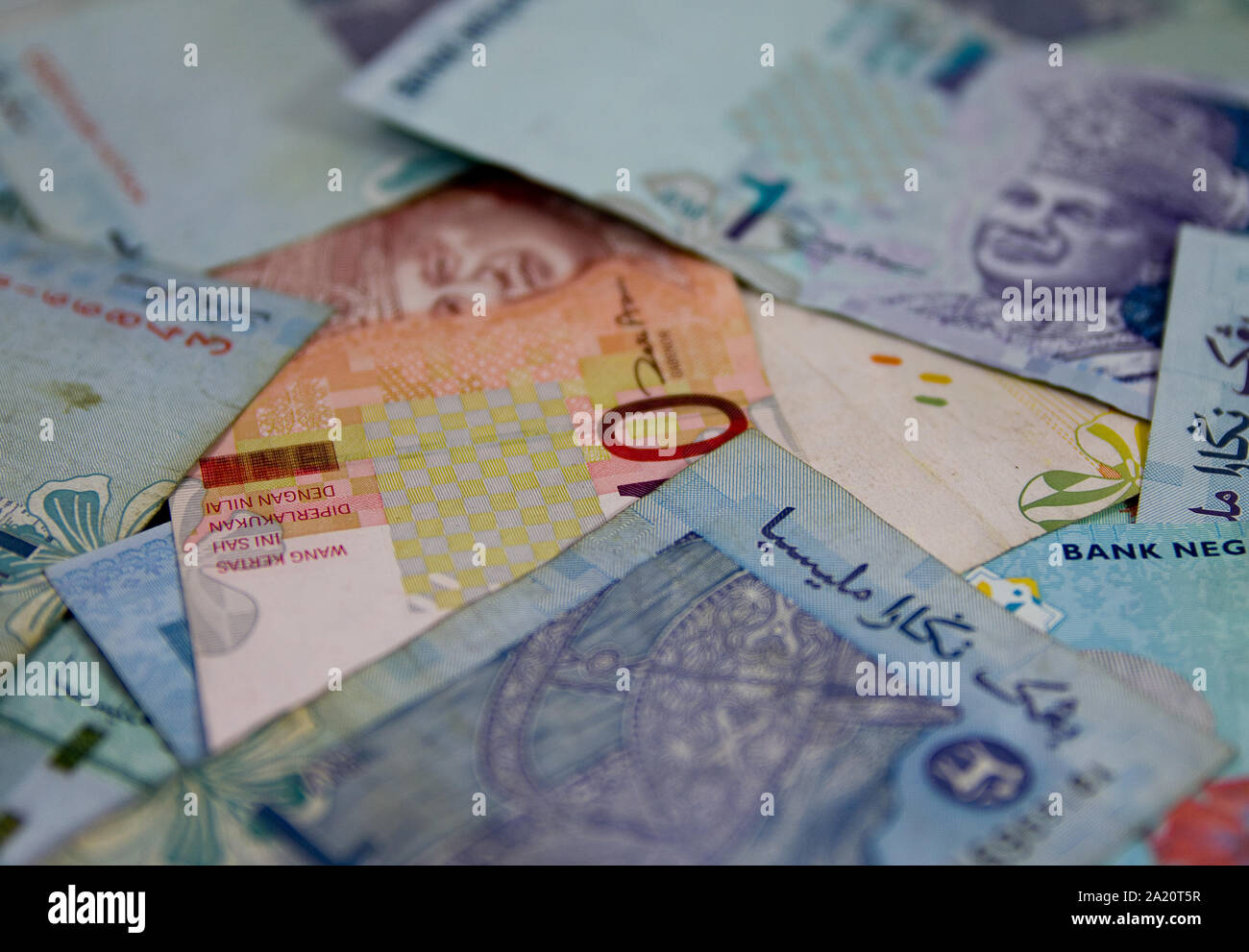 Malaysian bank notes of various denomination Stock Photo - Alamy