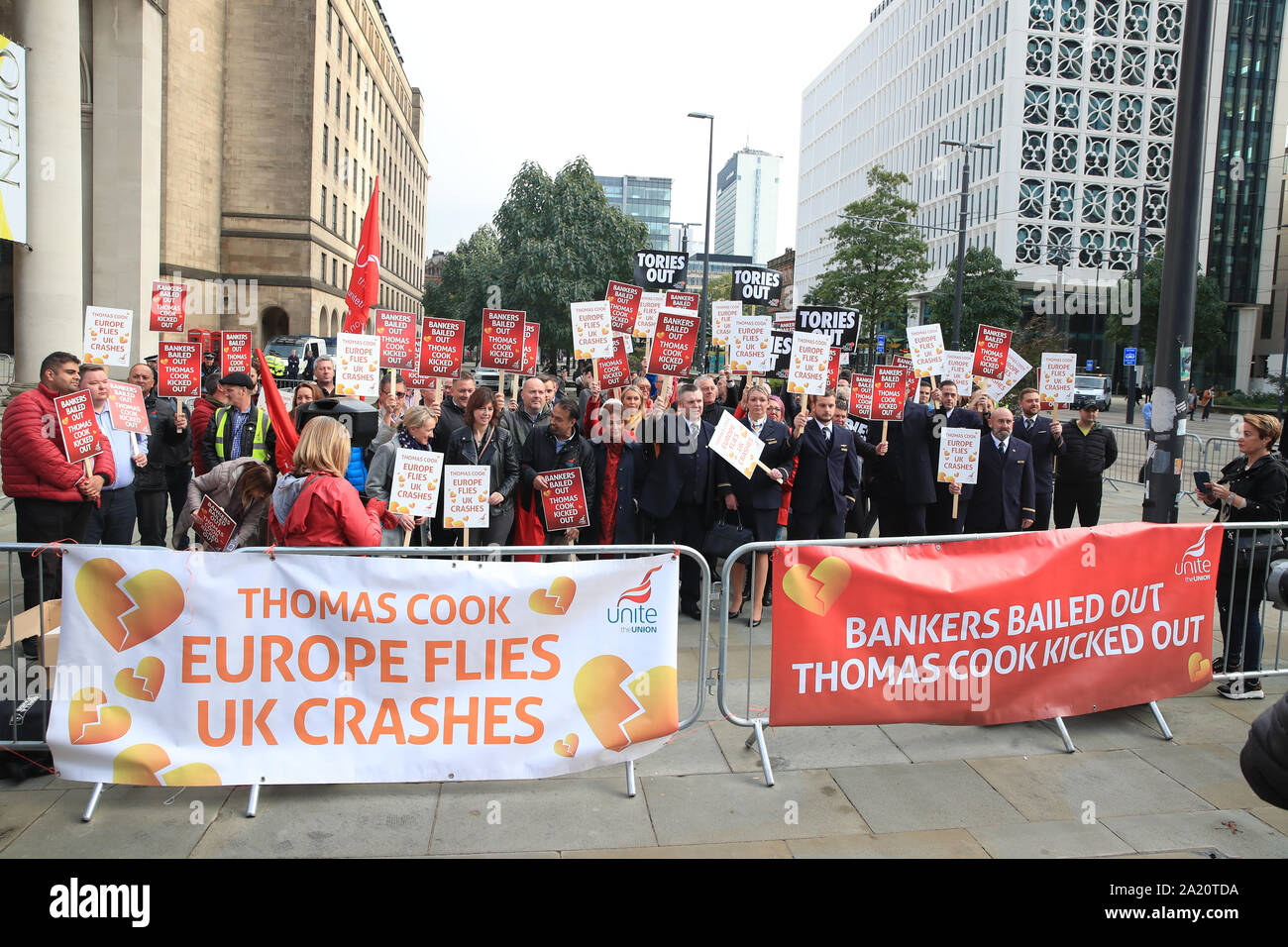 Thomas cook cabin crew hi-res stock photography and images - Alamy