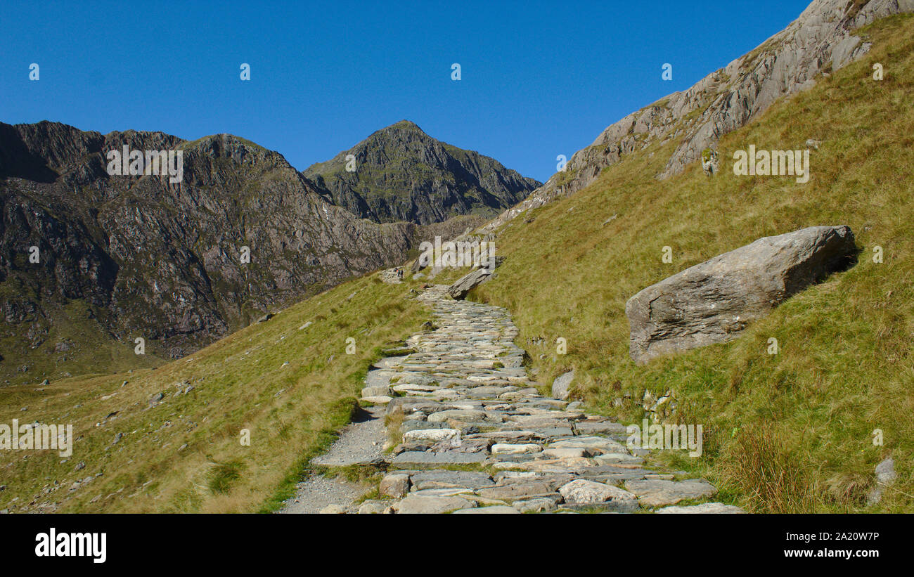 Ranger path snowdon hi-res stock photography and images - Alamy