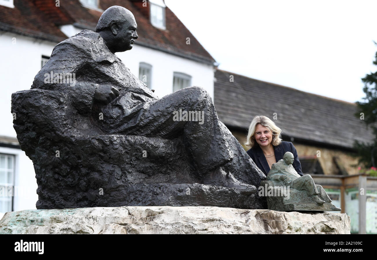 Auctioneer Catherine Southon with a model of the statue by Oscar Nemon ...