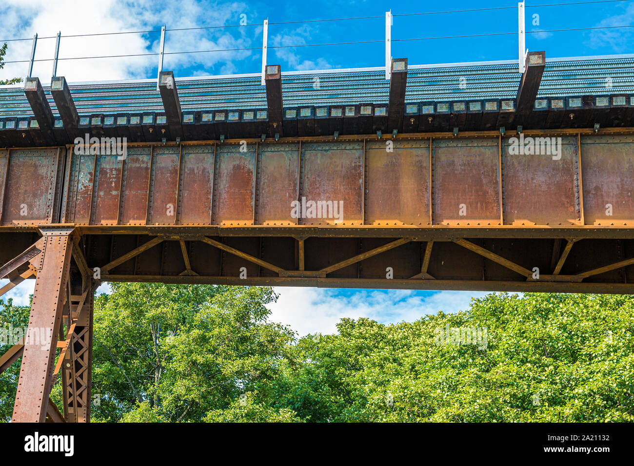 Rusty railroad bridge shot hi-res stock photography and images - Alamy