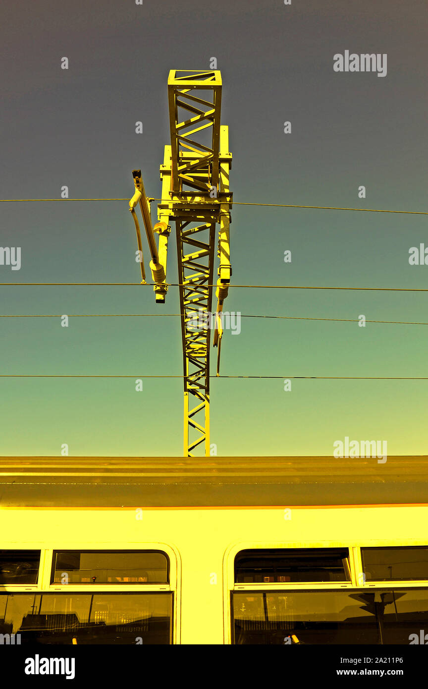 Railway overhead powerlines hi-res stock photography and images - Alamy