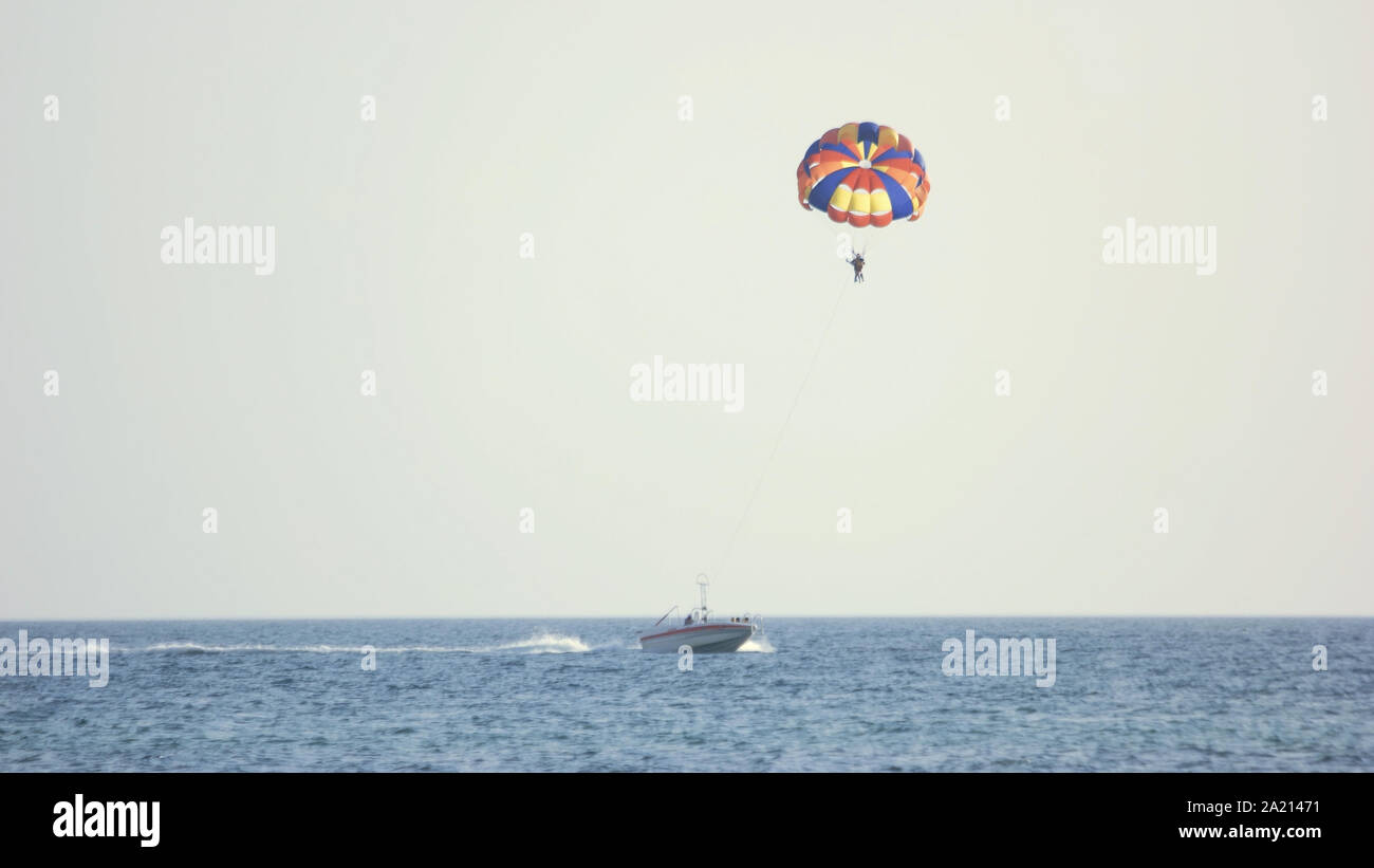 Parachute couple hi-res stock photography and images - Alamy