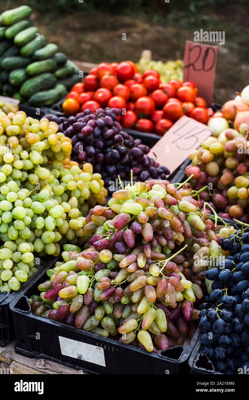 Grapes in boxes hi-res stock photography and images - Alamy