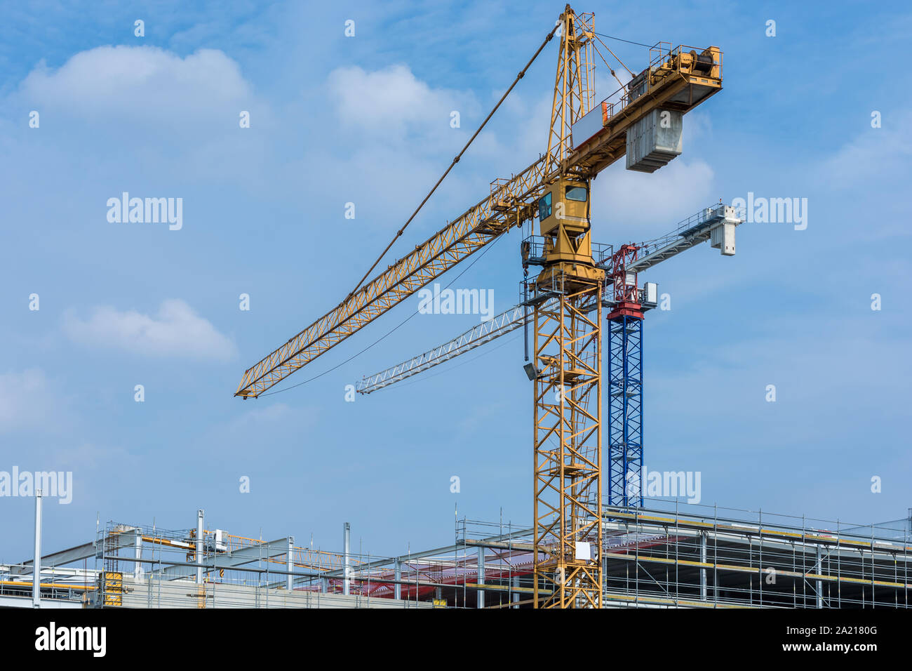 Large crane lifting large steel hi-res stock photography and images - Alamy