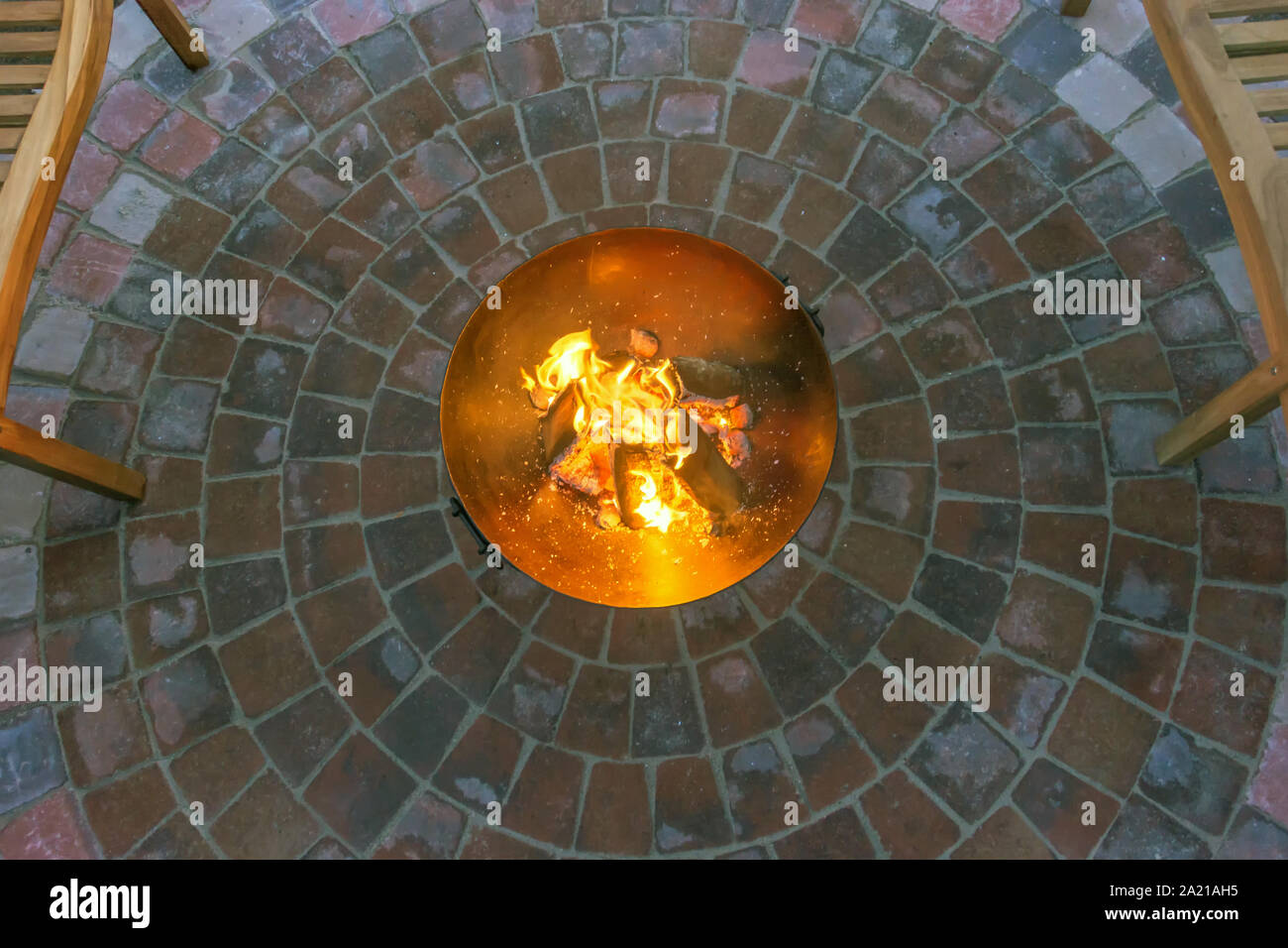Campfire circle hi-res stock photography and images - Alamy