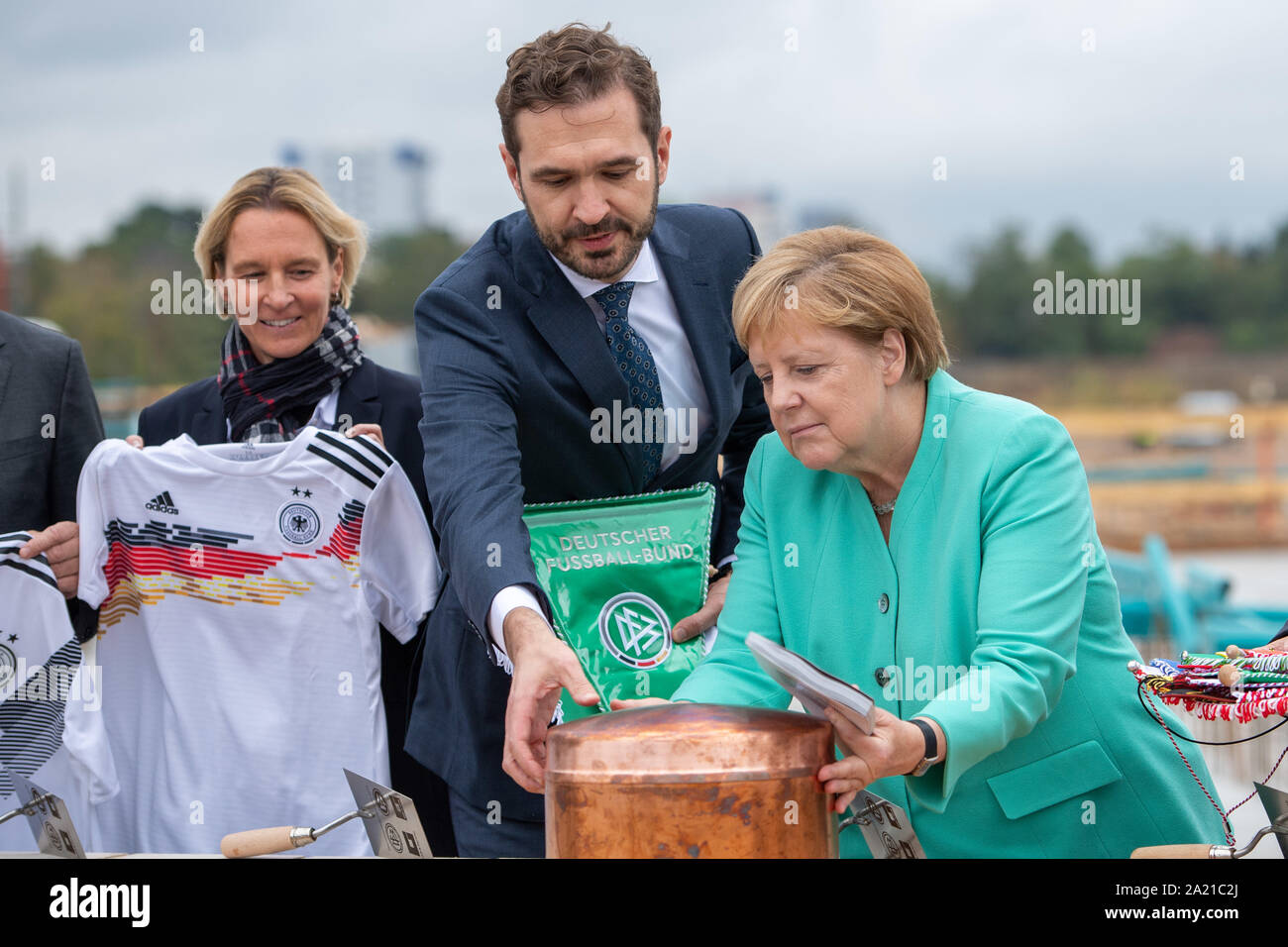 Time capsule location hi-res stock photography and images - Alamy