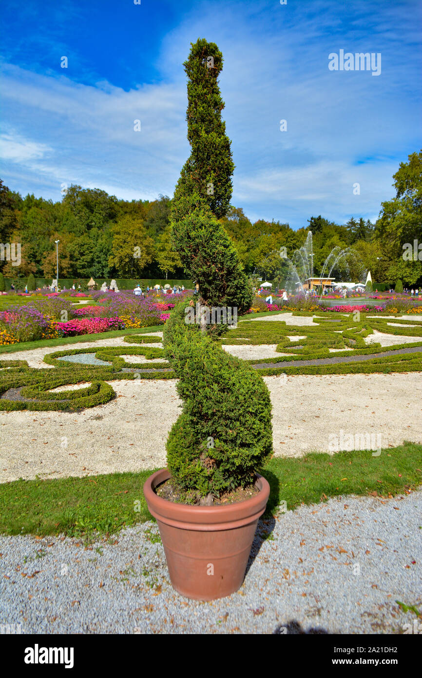 Topiary Box High Resolution Stock Photography and Images - Alamy
