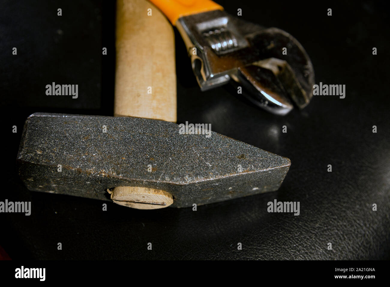 Metal hammer head side view hi-res stock photography and images - Alamy