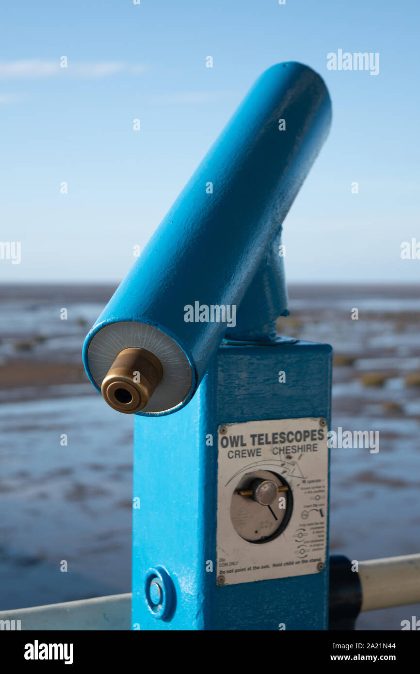 Seaside telescope coin operated hi-res stock photography and images - Alamy