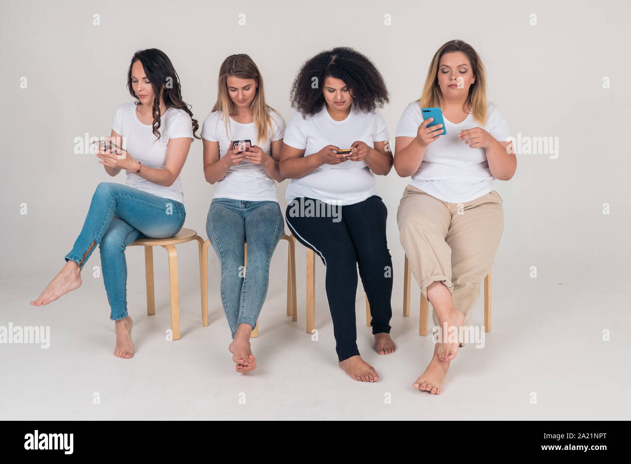 Girls sitting on chairs hi-res stock photography and images - Alamy