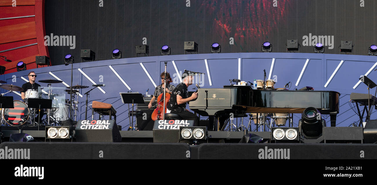 Global citizen stage hi-res stock photography and images - Alamy