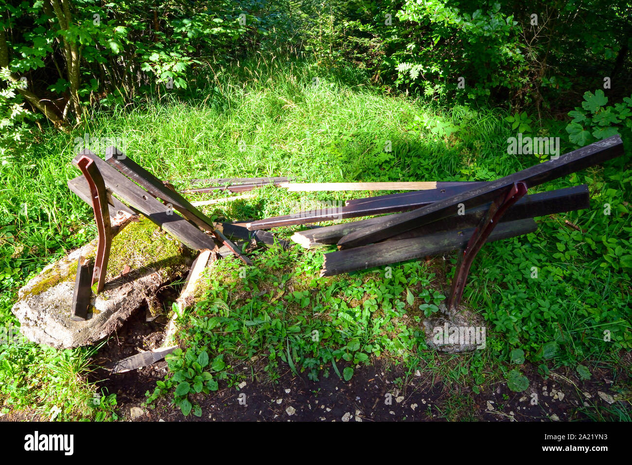 Broken wooden park bench hi-res stock photography and images - Alamy