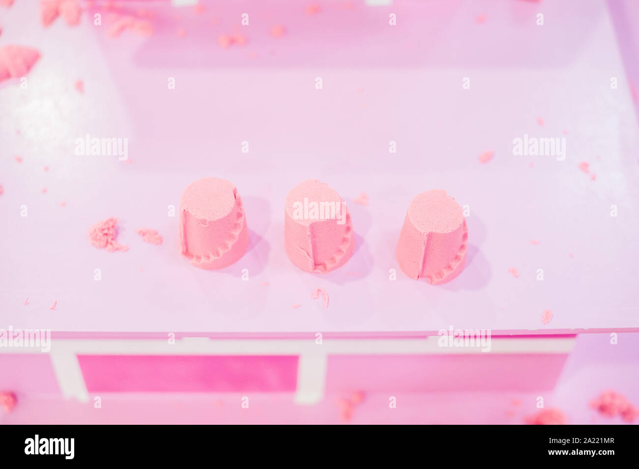 Figures from the pink kinetic sand The development of fine motor ...