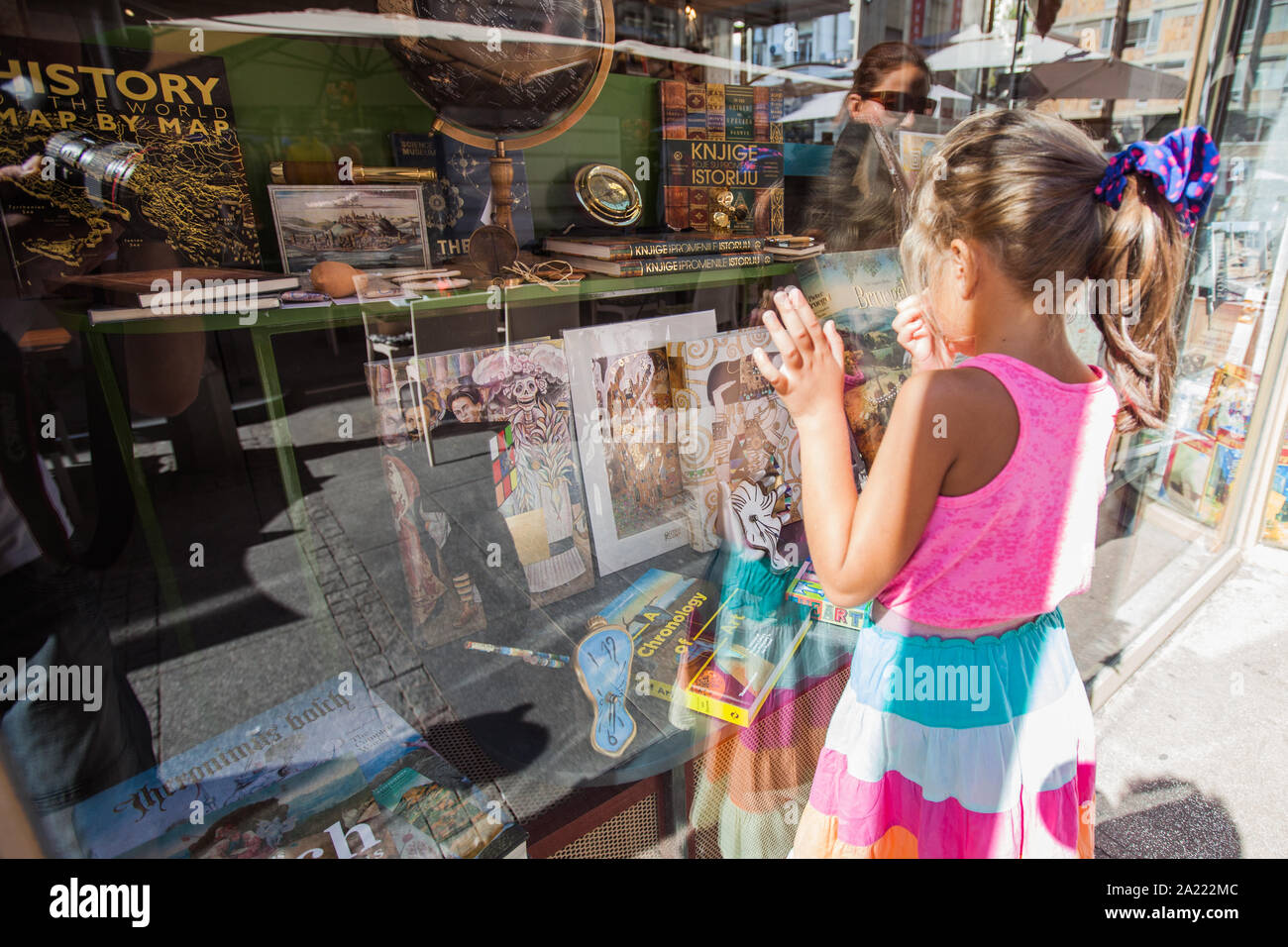 Little girl window shopping in hi-res stock photography and images - Alamy