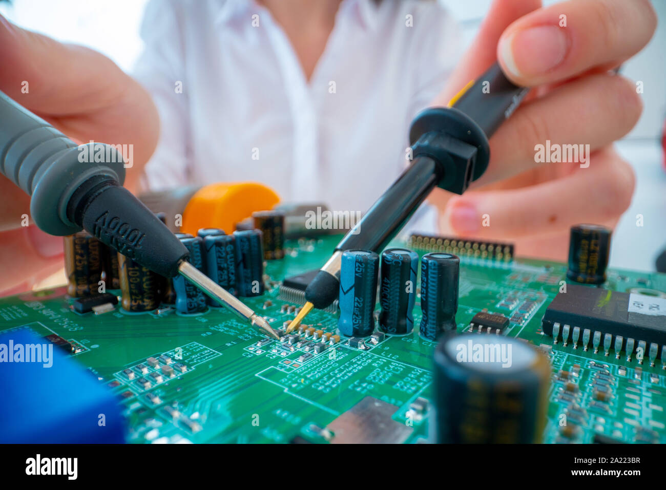Young woman with measuring devices in the electronics engineer ...