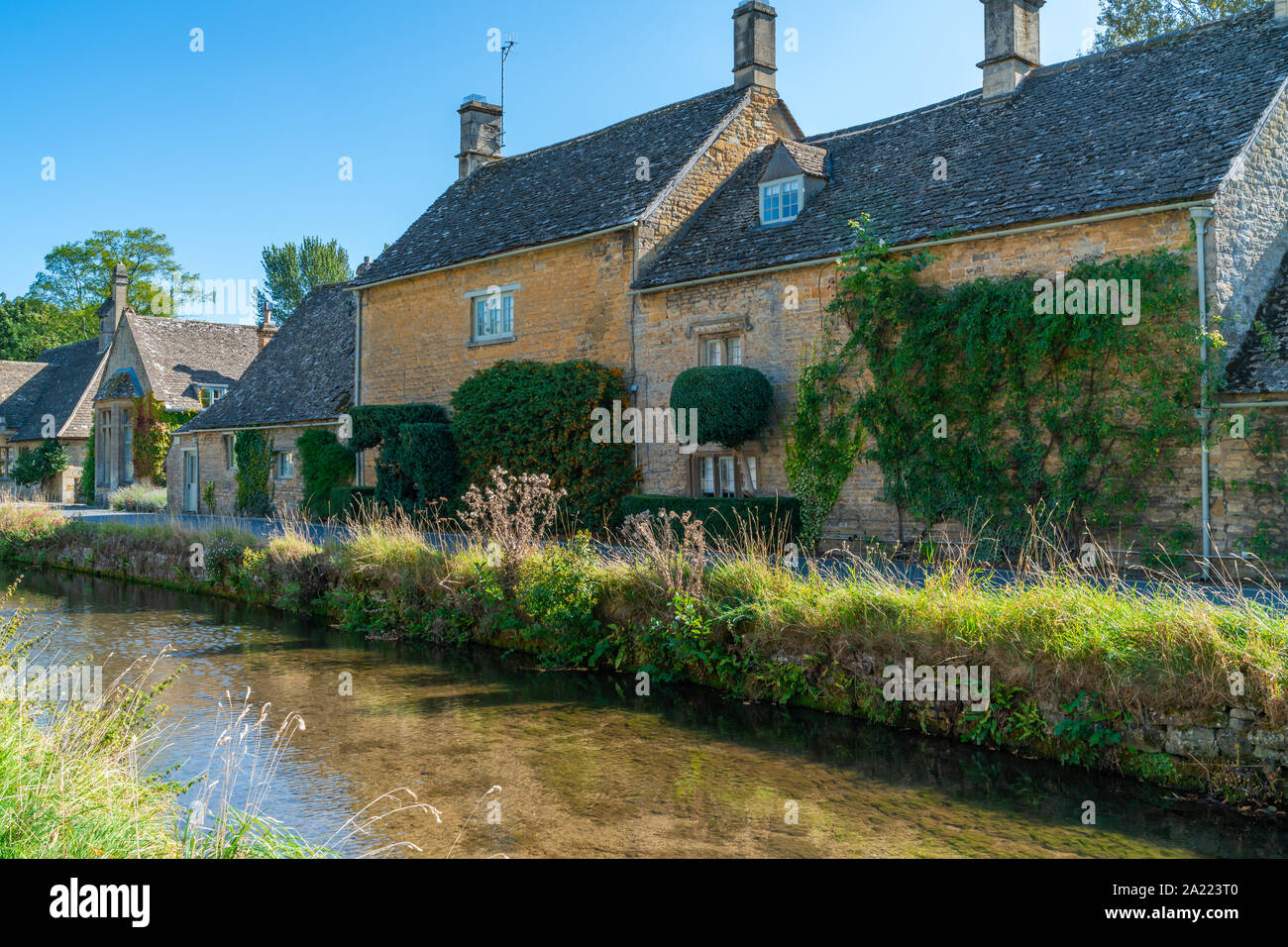 Lower Slaughter - a village in the Cotswold district of Gloucestershire ...