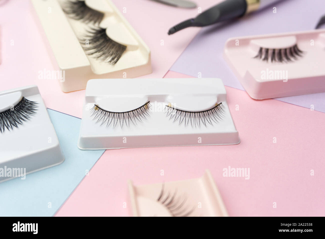 Individual false eye lashes hi-res stock photography and images - Alamy