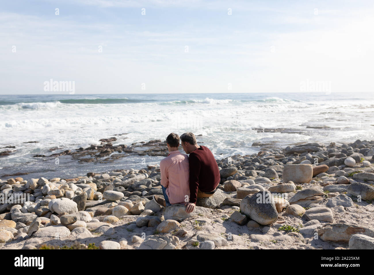 Couple and sea hi-res stock photography and images - Alamy