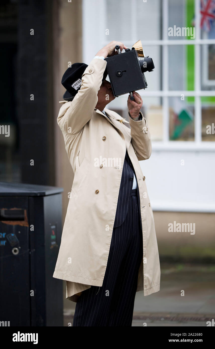 Wales, Welshpool 1940’s weekend, September 2019. Man using a mock up of ...