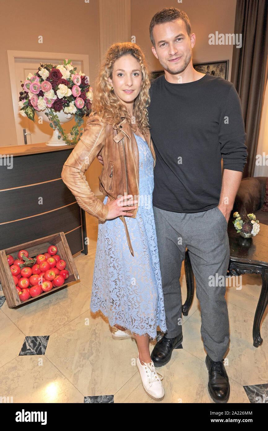 Munich, Germany. 30th Sep, 2019. The actors Lea Wegmann (role Franzi ...