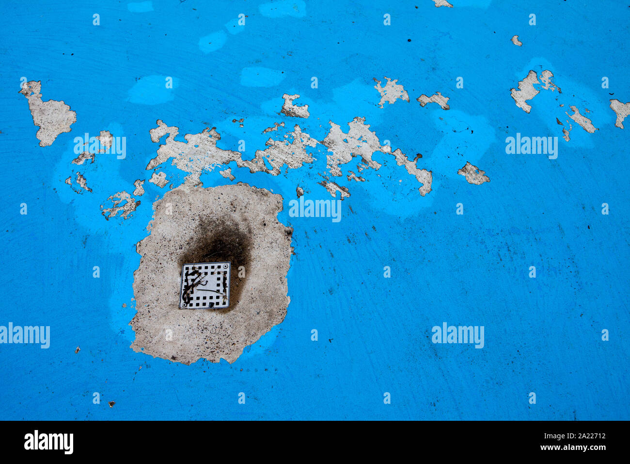 The drain of an old swimming pool Stock Photo - Alamy