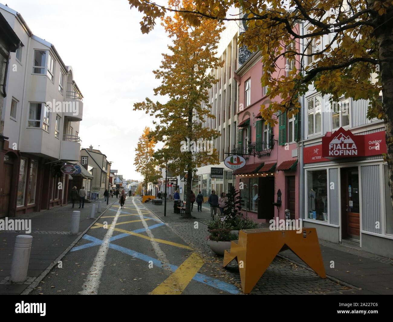 Shopping street laugavegur reykjavik iceland hi-res stock photography ...