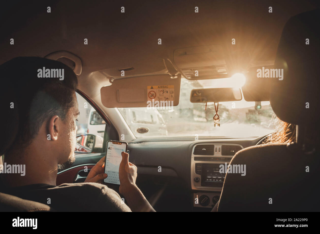 Driving and texting hi-res stock photography and images - Alamy