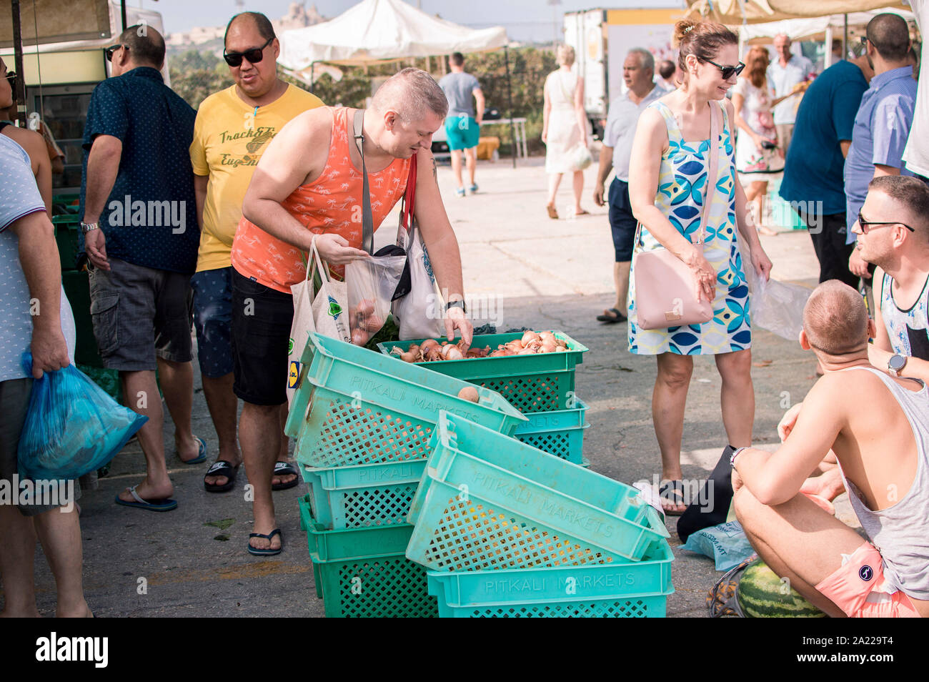 Healthy people food shopping hi-res stock photography and images - Alamy