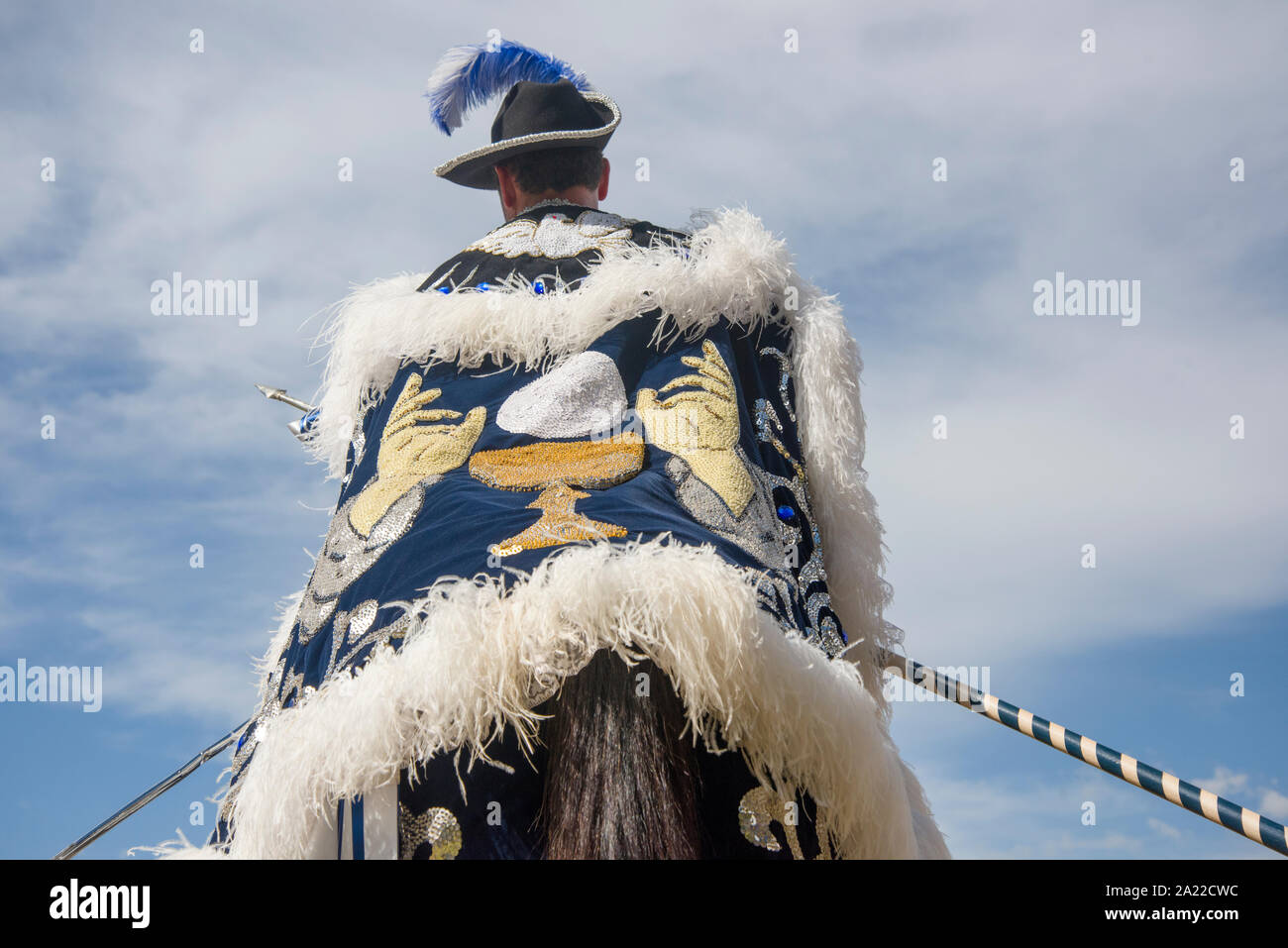 Medieval knight costume hi-res stock photography and images - Alamy