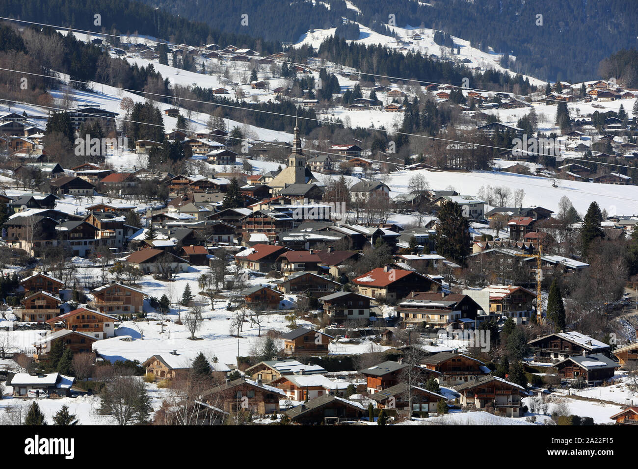 Vue sur le village de Combloux en hiver. Haute-Savoie; France Stock ...