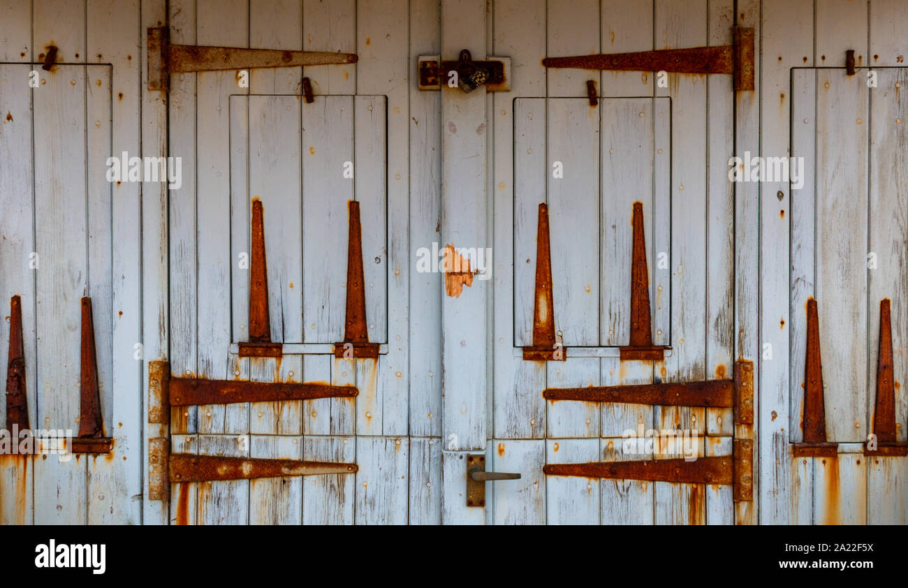 The rusty hinges hi-res stock photography and images - Alamy
