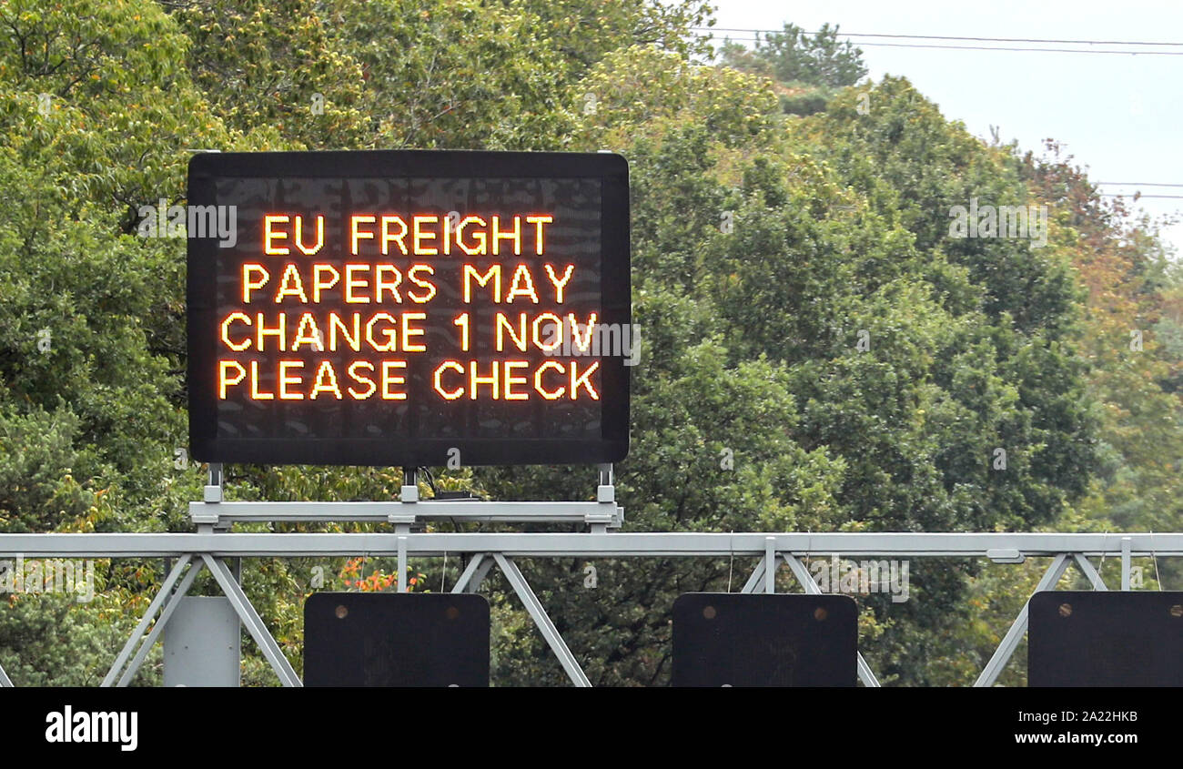 M3 motorway sign hi-res stock photography and images - Alamy