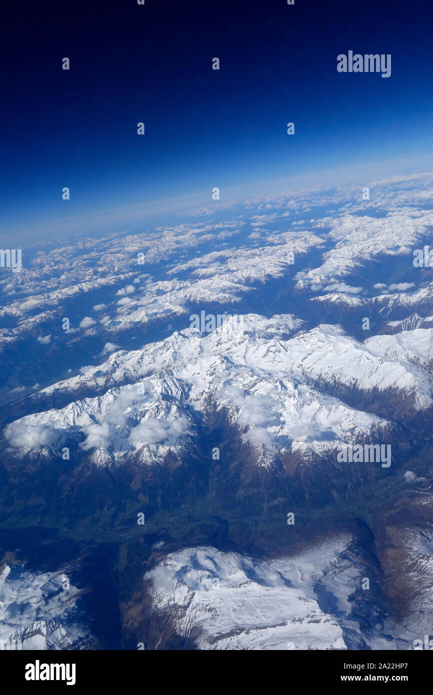 33 thousand feet hi-res stock photography and images - Alamy