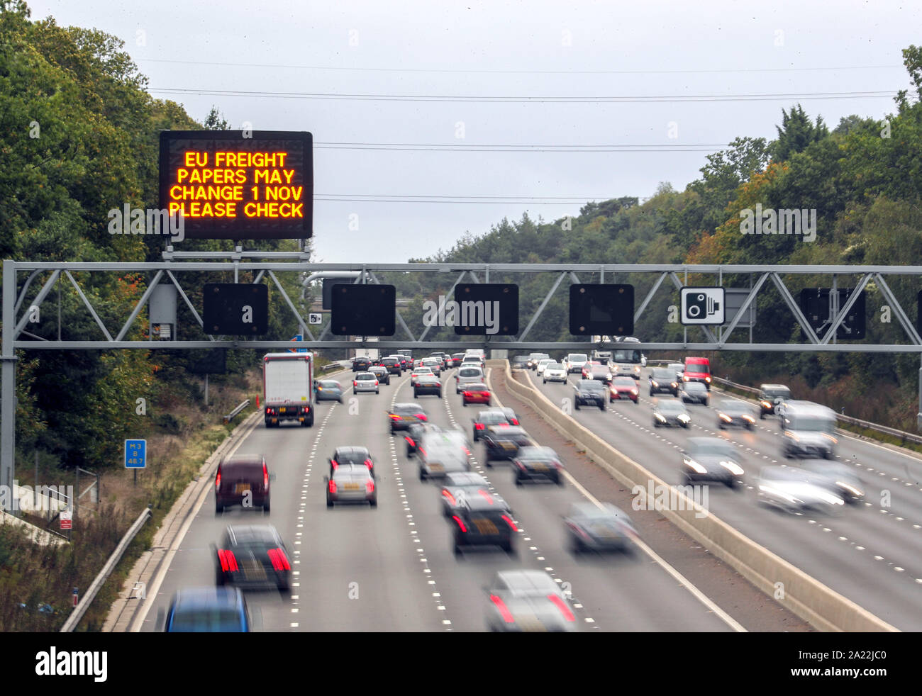 A matrix sign over m3 motorway hi-res stock photography and images - Alamy