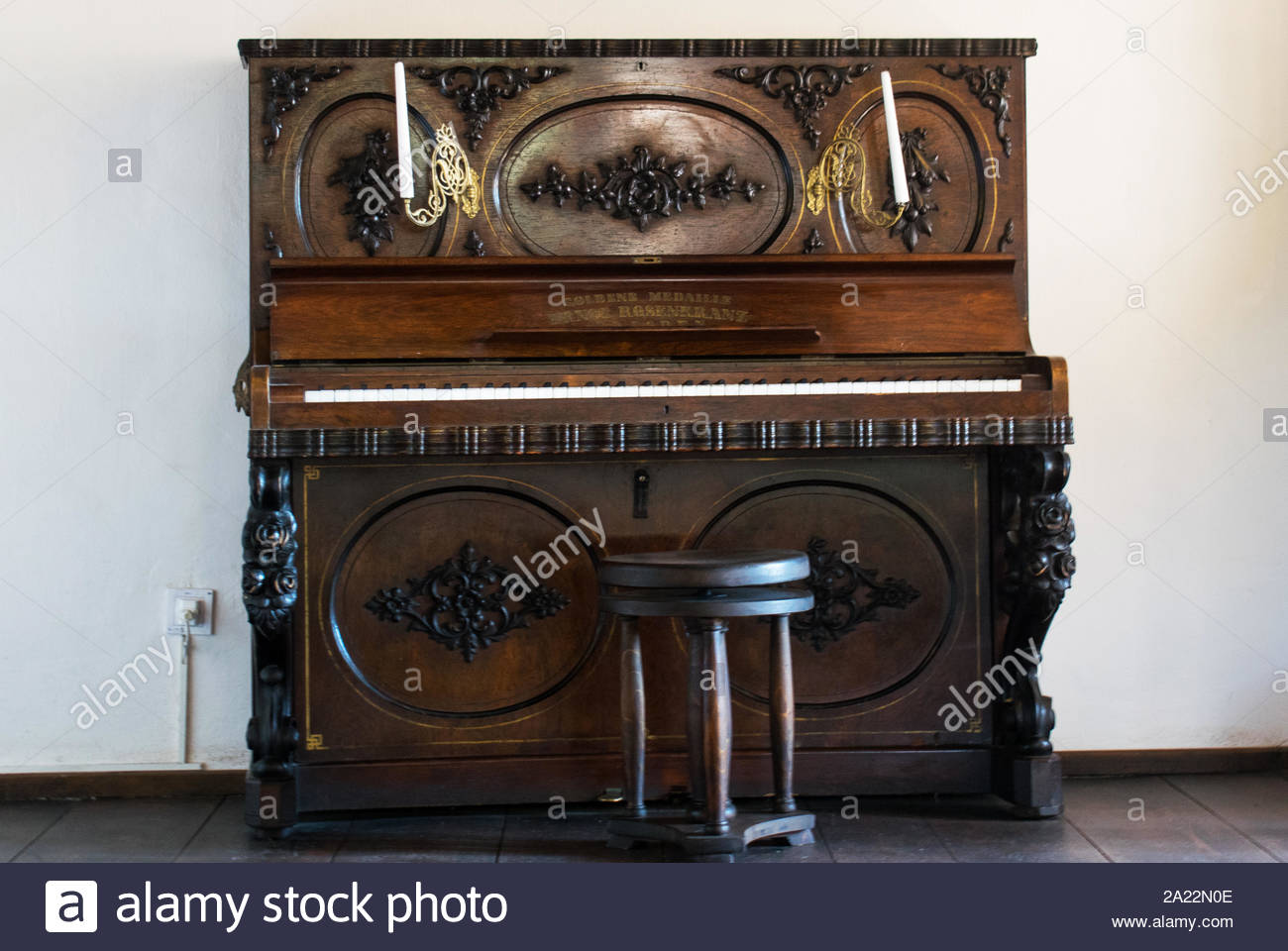 Upright Pianos Stock Photos & Upright Pianos Stock Images - Alamy