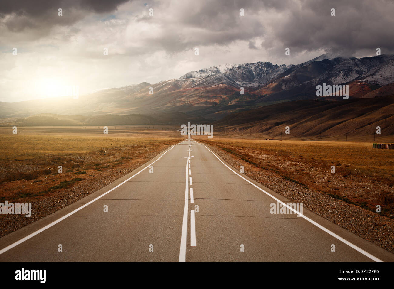 Empty road mountains hi-res stock photography and images - Alamy