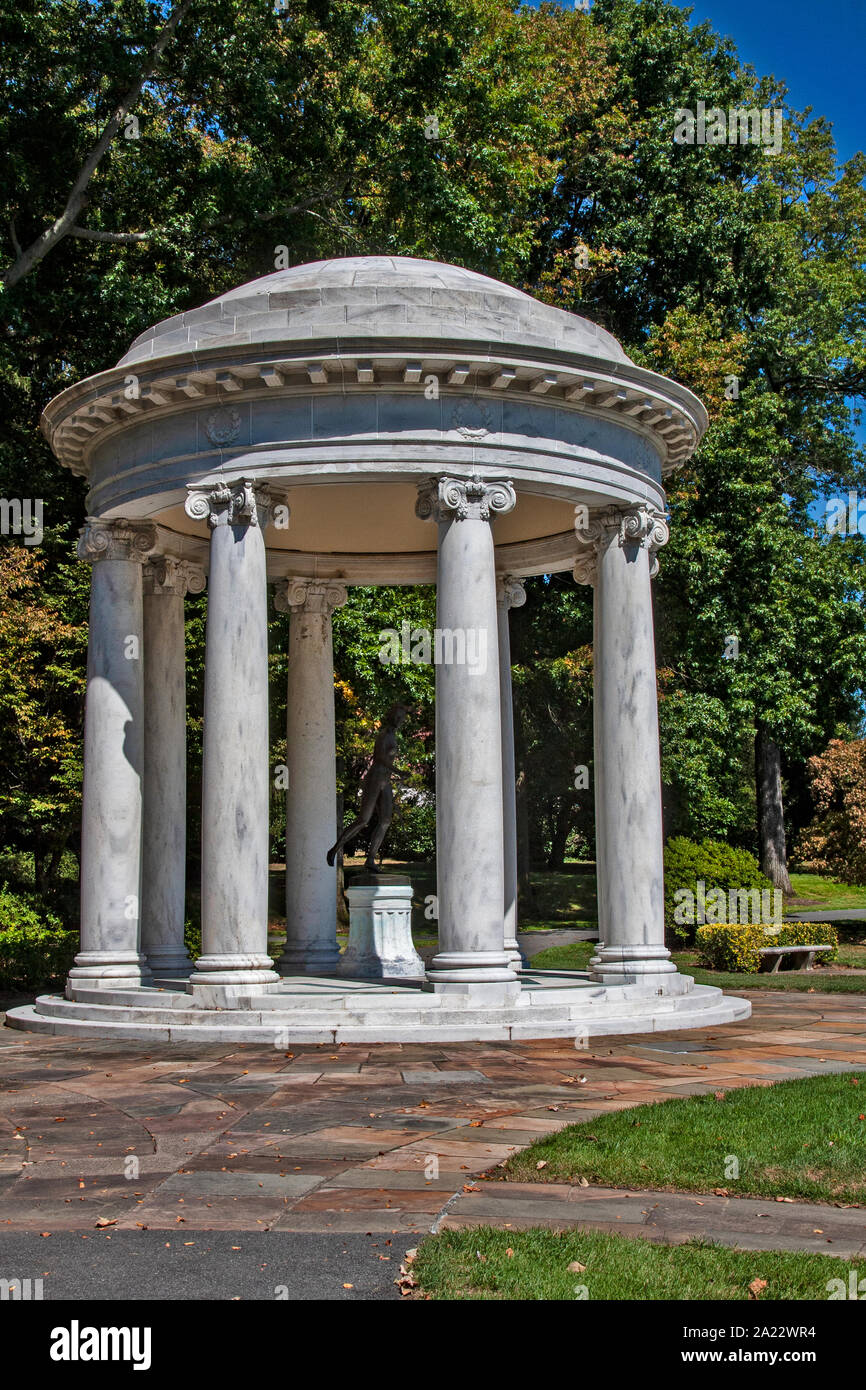 USA, Delaware, Wilmington, Nemours Estate, House, Gardens, fall ...