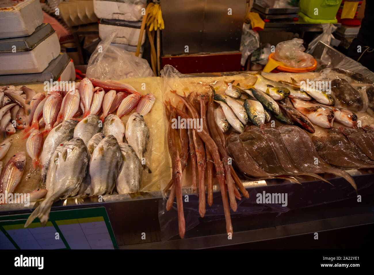 Fresh fish market hi-res stock photography and images - Alamy