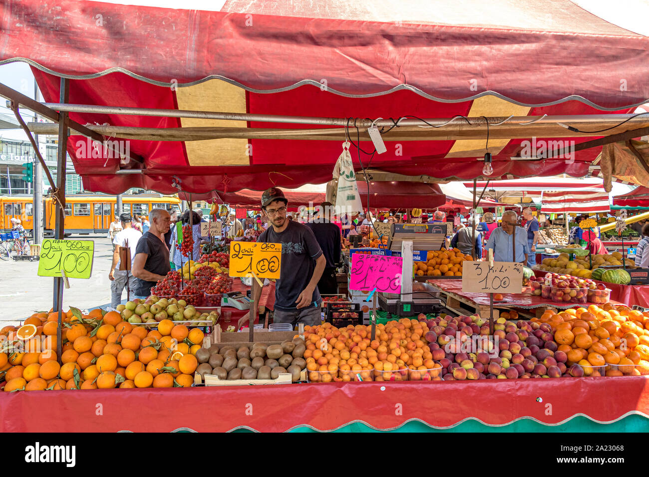Mercato di porta palazzo hi-res stock photography and images - Alamy