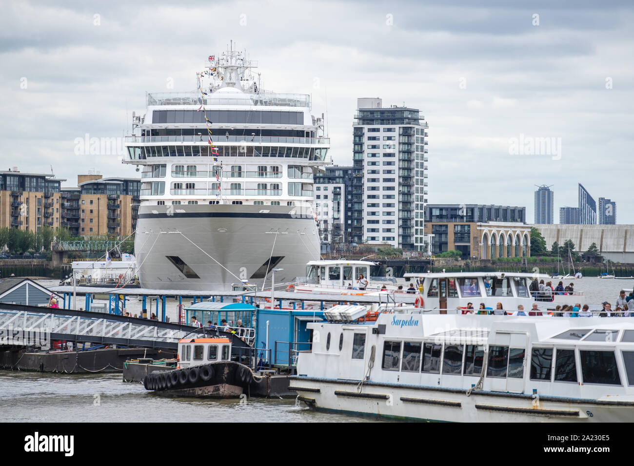 Viking ship side view hi-res stock photography and images - Alamy