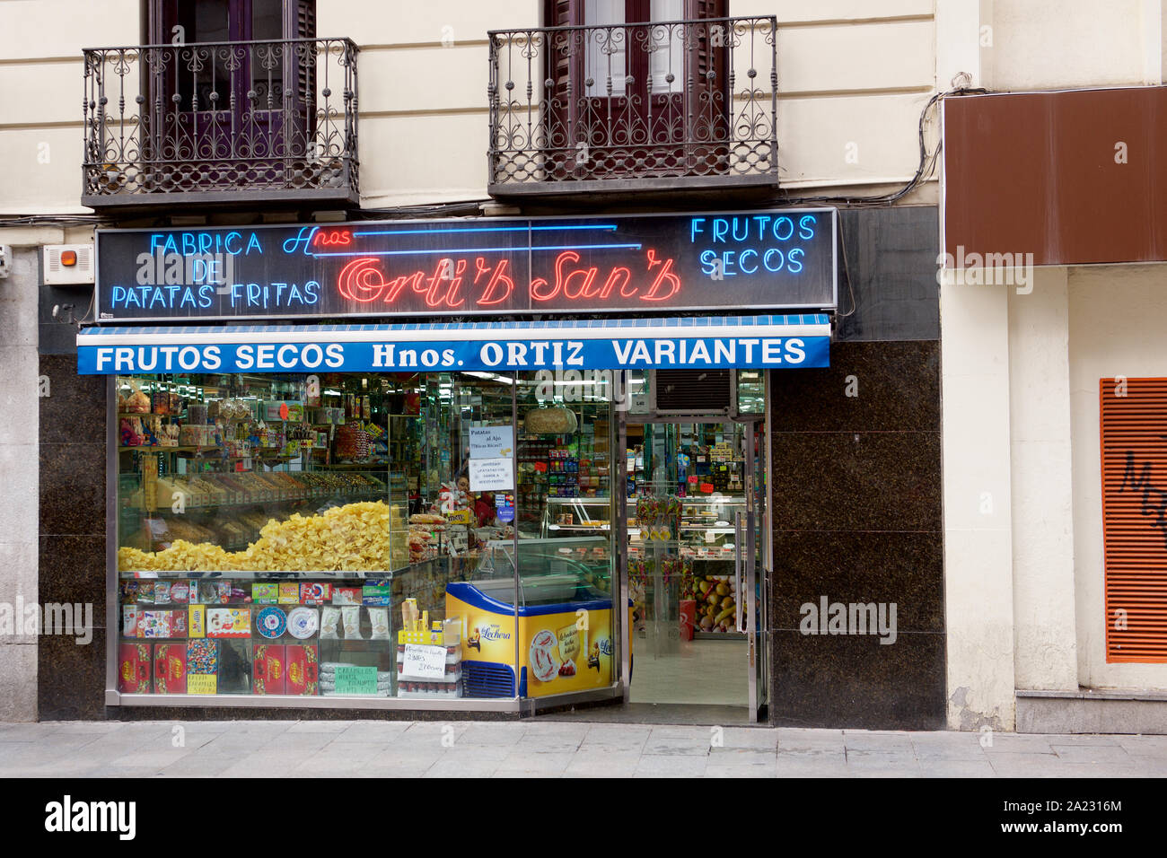 Selling chips hi-res stock photography and images - Alamy