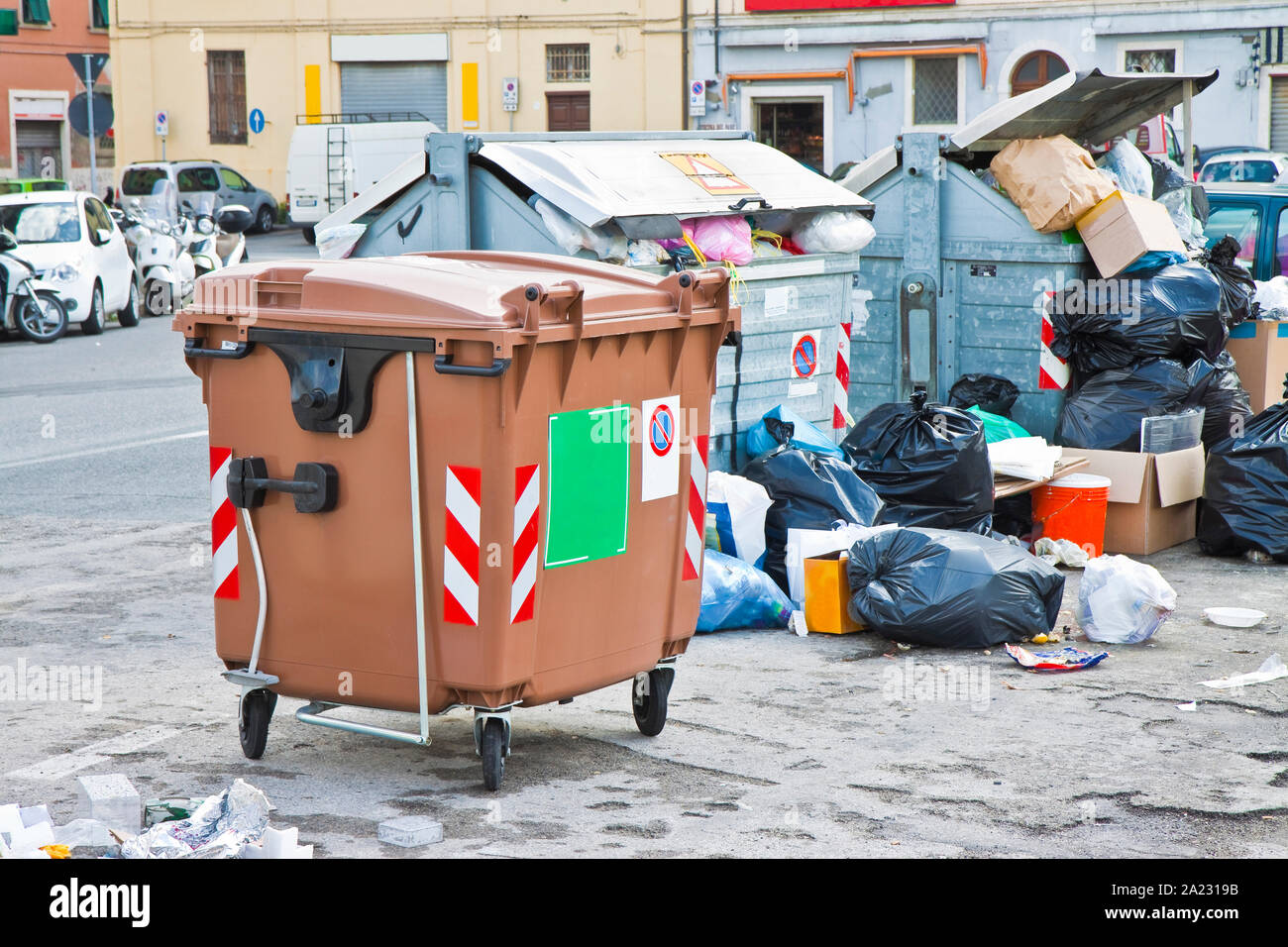 Overflowing garbage bins in a italian city Stock Photo - Alamy