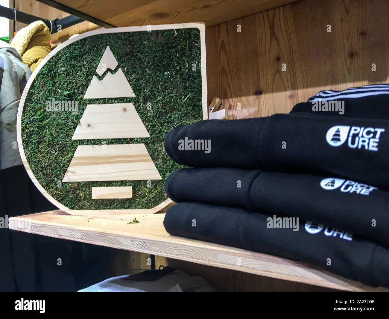 "Picture", an organic and recycled products made sports clothes ...
