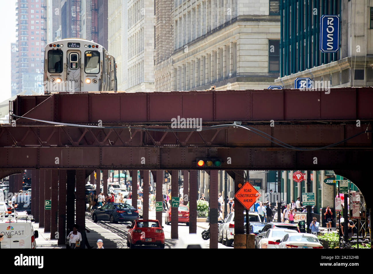 chicago l train elevated train taking a bend in the loop in downtown ...