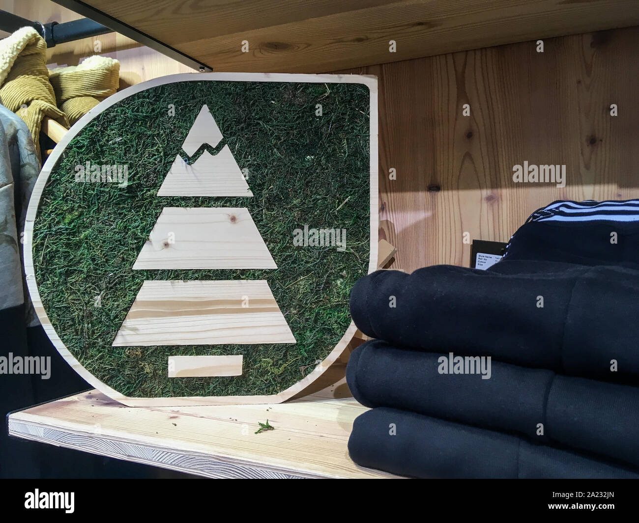 "Picture", an organic and recycled products made sports clothes ...