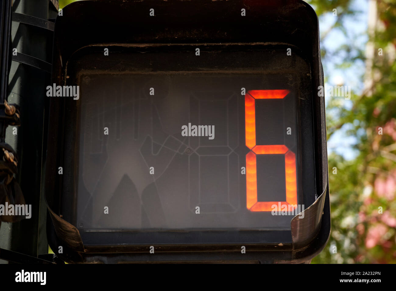 Crosswalk countdown hi-res stock photography and images - Alamy