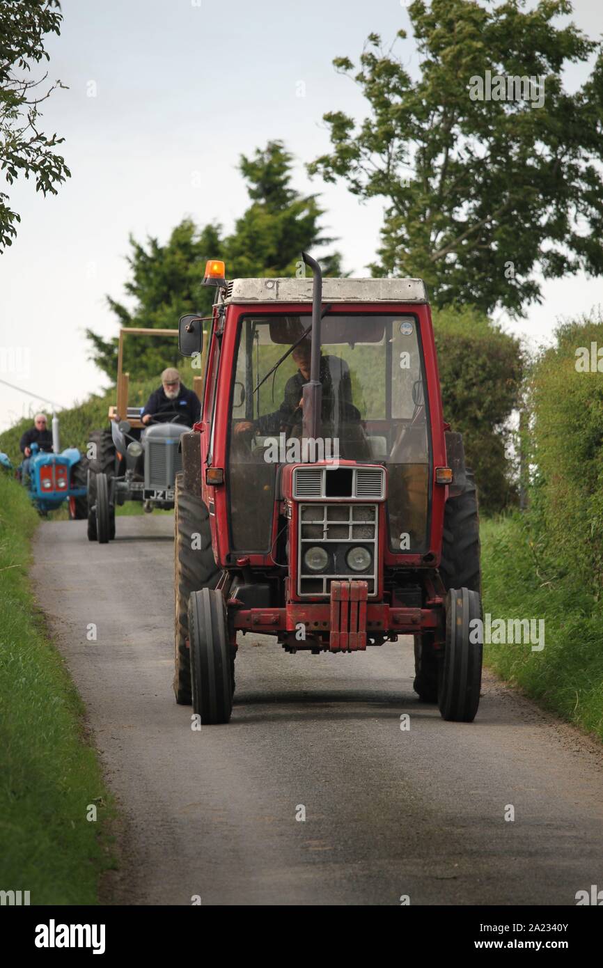Road ireland tractor hi-res stock photography and images - Alamy
