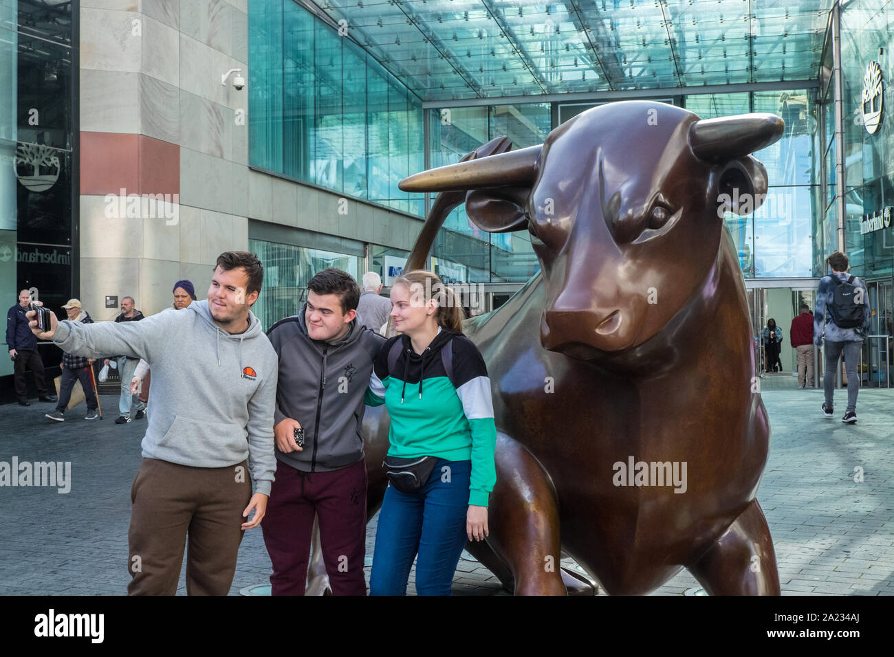 Bull bronze birmingham bullring hi-res stock photography and images - Alamy